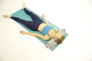 How To Do Corpse Pose (Savasana) – Brett Larkin Yoga